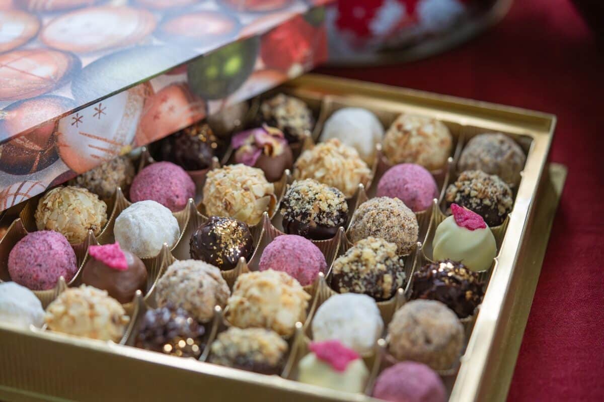 Los beneficios de comer chocolate mientras se trabaja - Psicologia ...